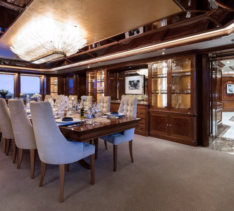 Yacht STARFIRE, Lurssen | CHARTERWORLD Luxury Superyacht Charters